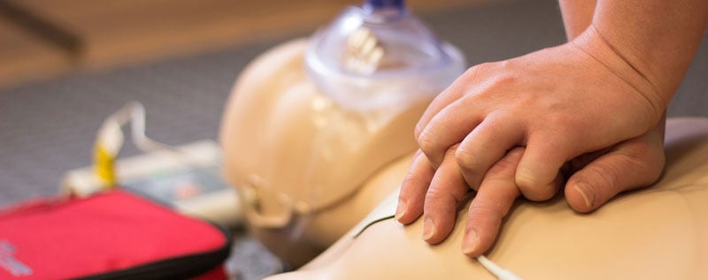 RCP: ¿cómo practicarla usando solo las manos? - OSDE